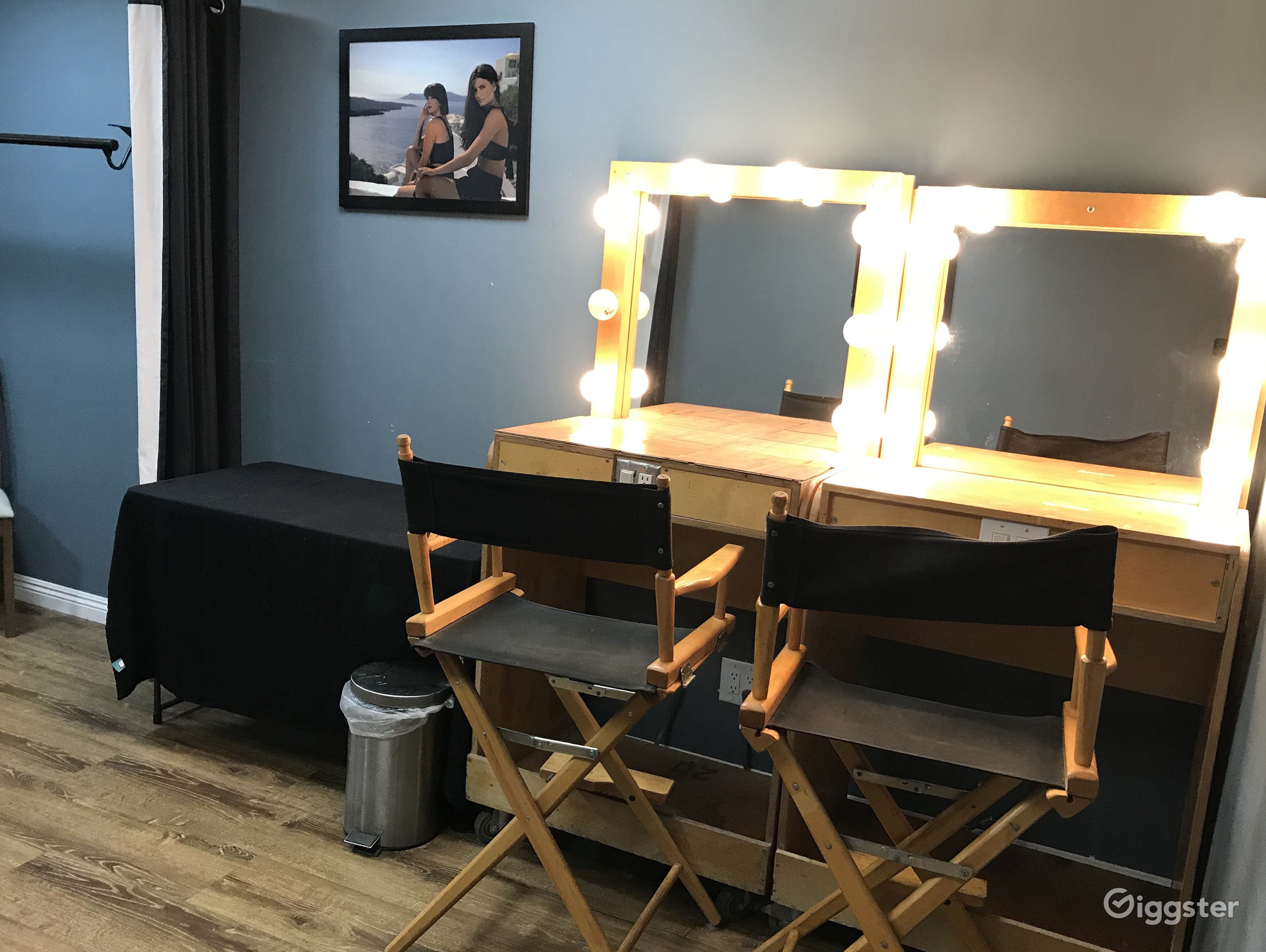 Pre-lit Blue Screen Studio | Rent this location on Giggster