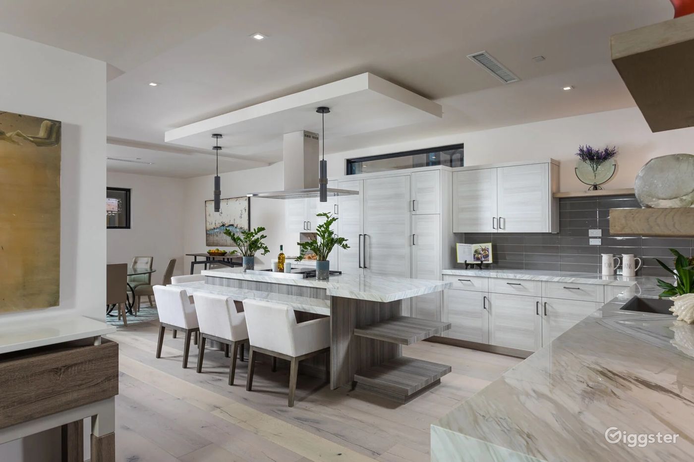 Serenity Modern II | Rent this location on Giggster