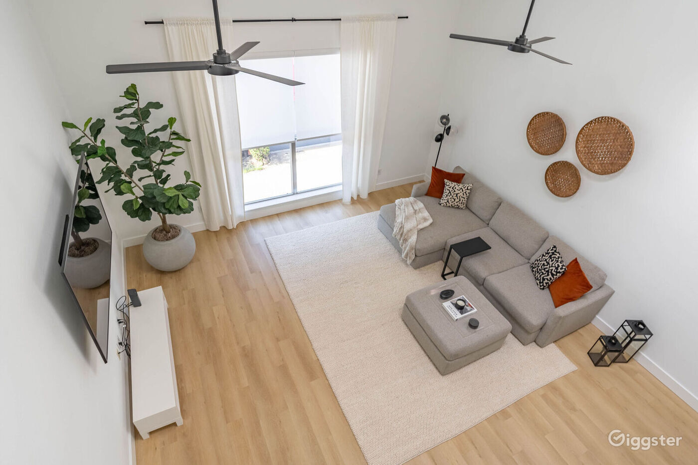 Modern, Bright, Spacious Home w Vaulted Ceilings | Rent this location ...