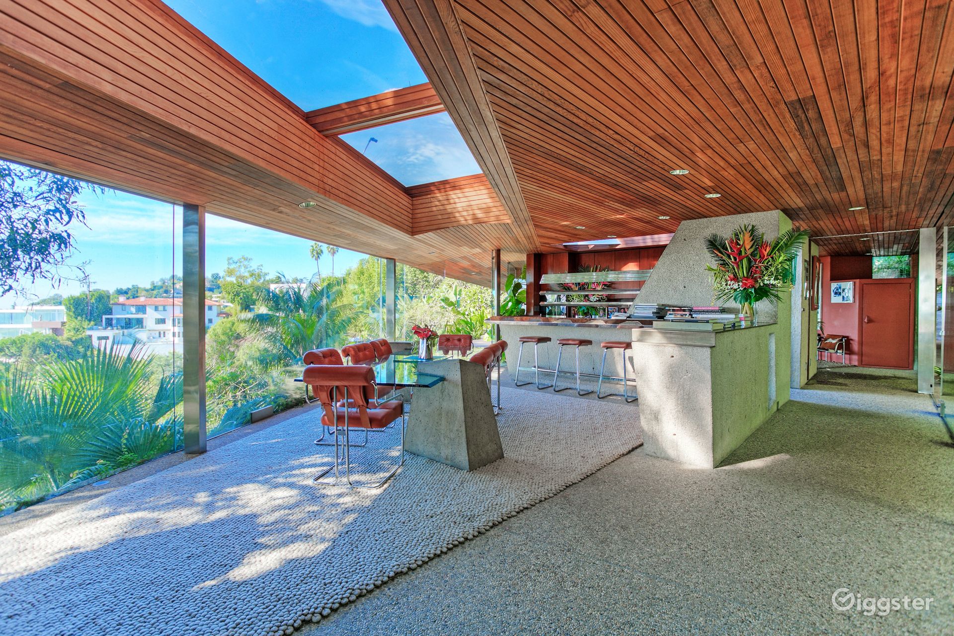 The BEST 10 Pool Party Venues for rent near me | Giggster