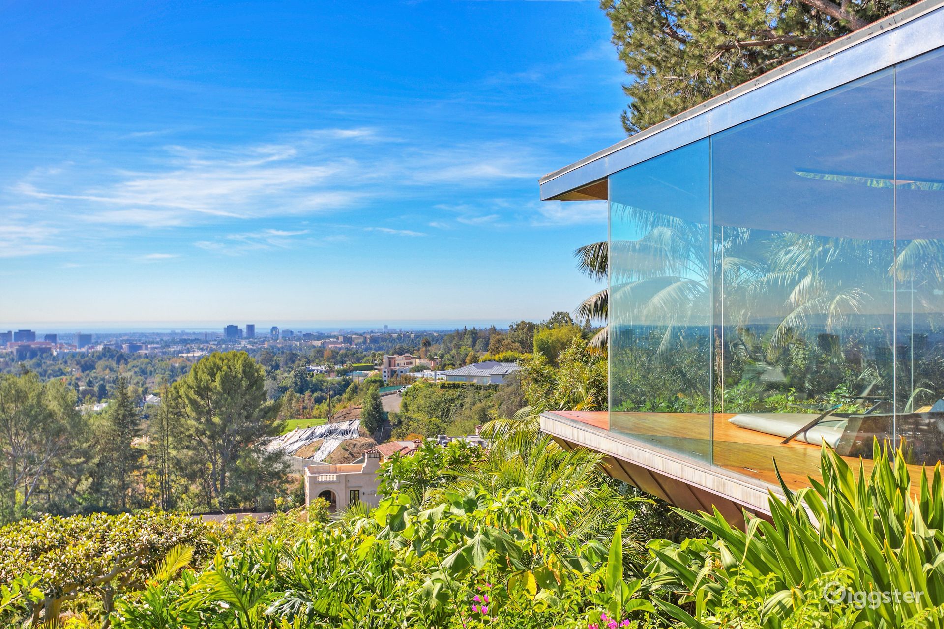 The BEST 10 Pool Party Venues for rent near me | Giggster