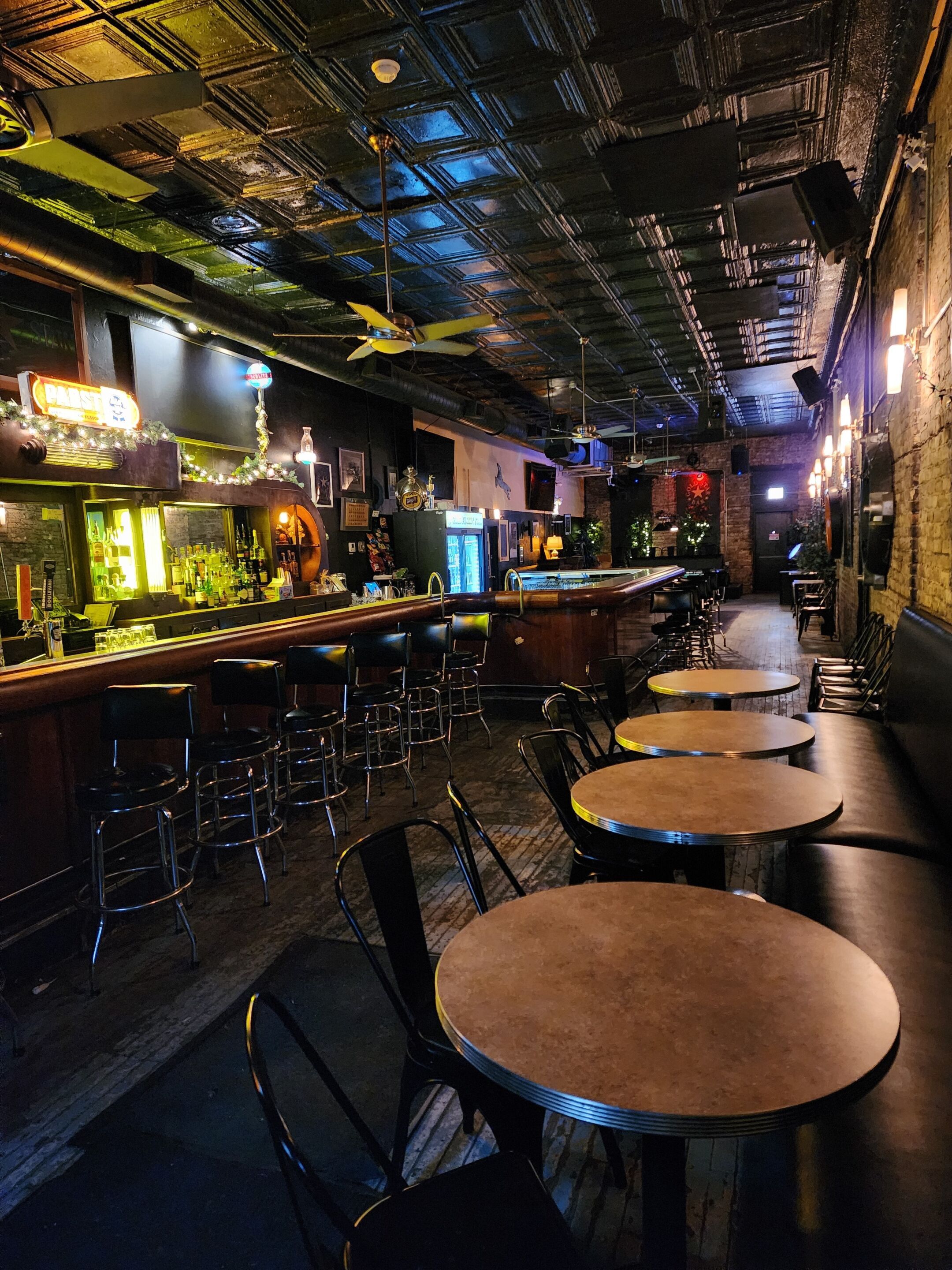 Classic Prohibition Era Dive Bar | Rent this location on Giggster