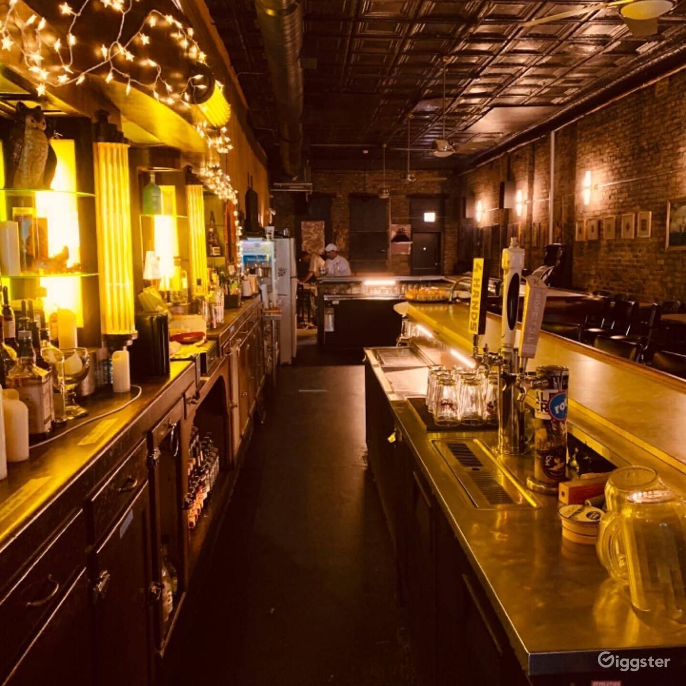 Classic Prohibition Era Dive Bar | Rent this location on Giggster