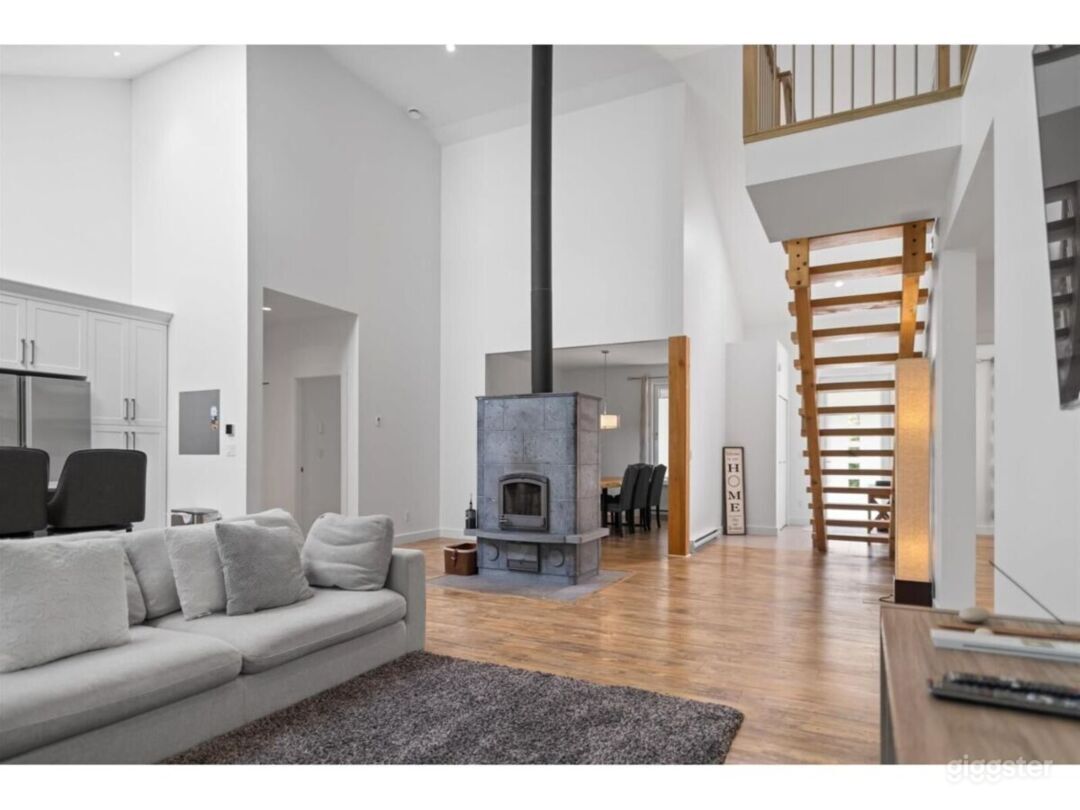 🌲 Scenic 3-Bed + Loft — Mountains, Privacy & Tr | Rent this location on ...