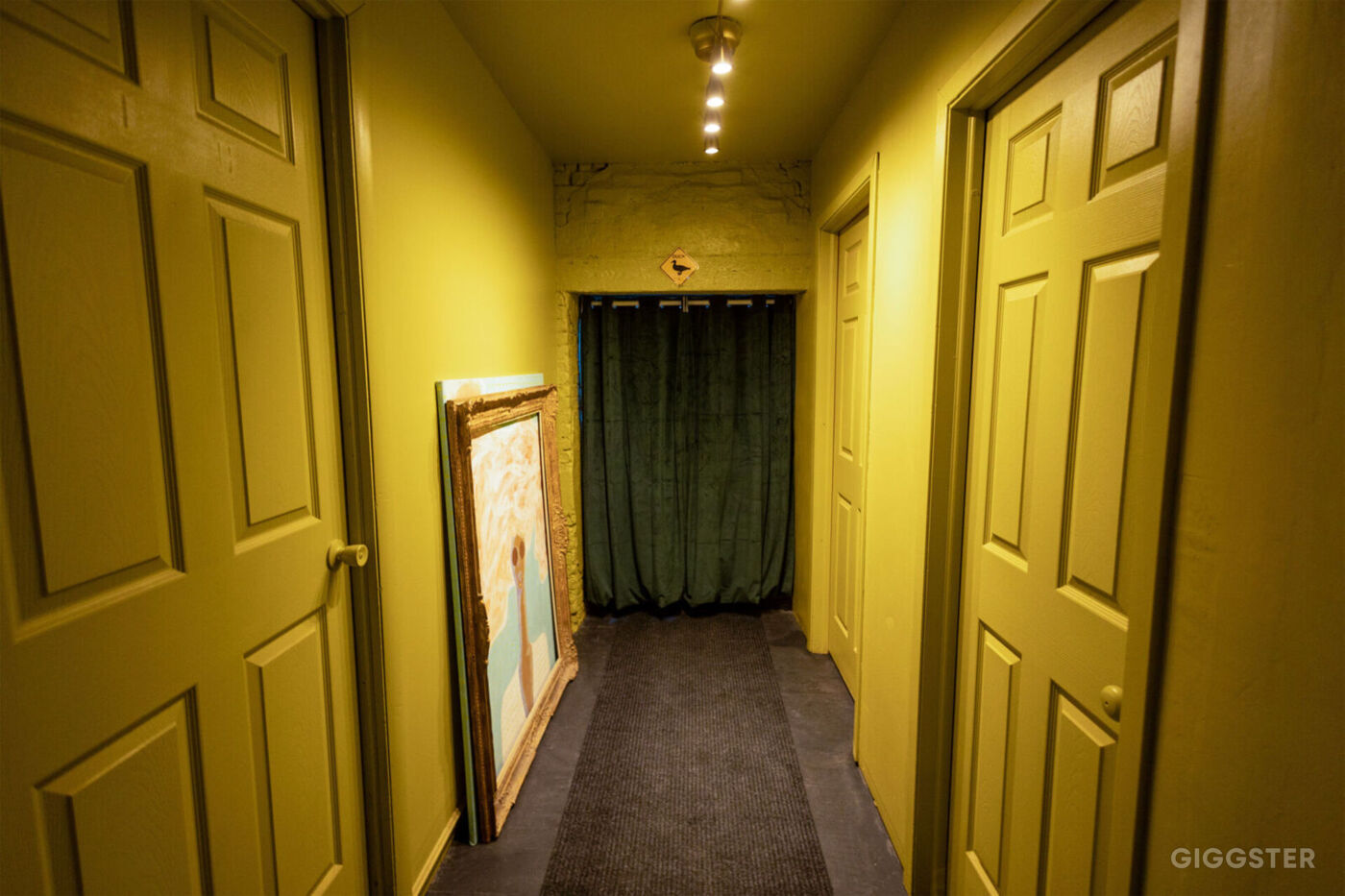 Studio B | Rent this location on Giggster