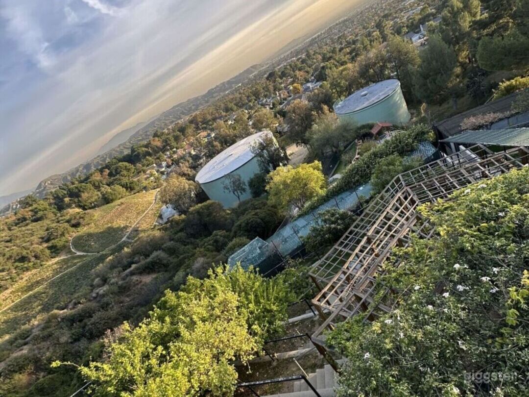 Unique, rare, luxury 360 view of city | Rent this location on Giggster