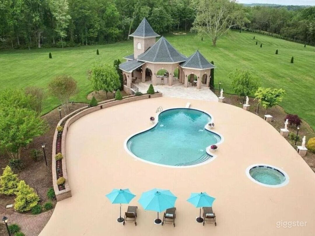 Resort-style Pool with Pool house | Rent this location on Giggster