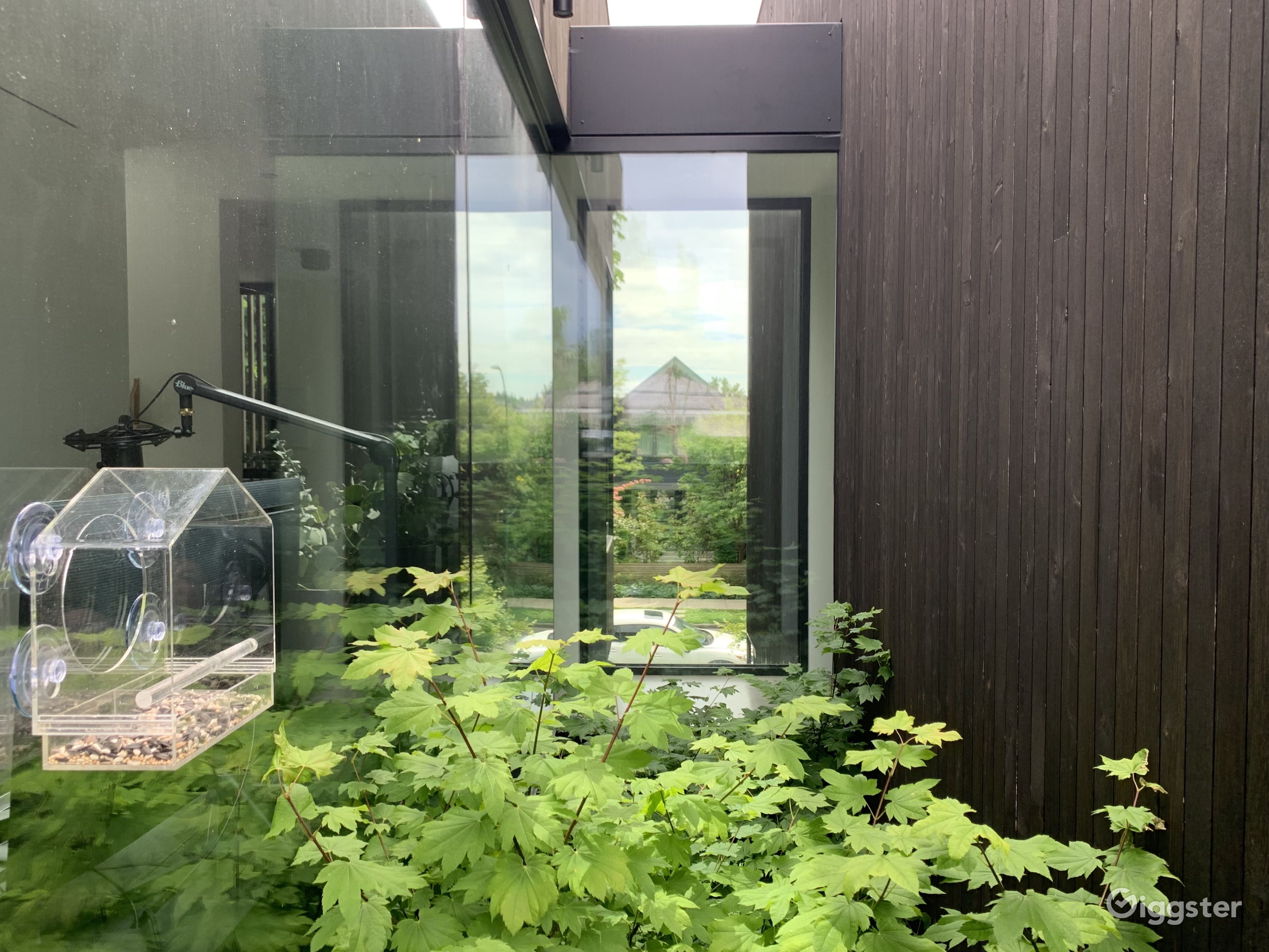Modern Home With Atrium And Roof Deck | Rent this location on Giggster