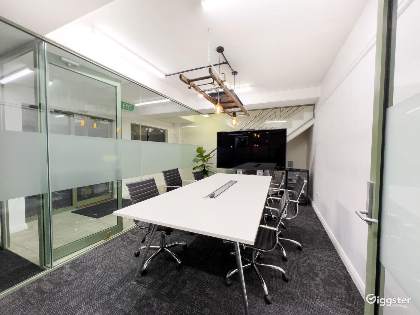 Fishbowl Meeting Room | Rent this location on Giggster