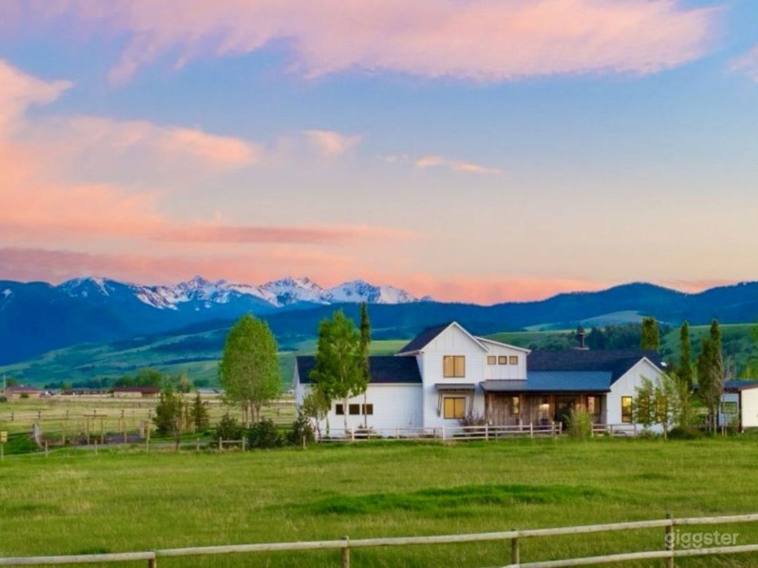 10 acre ranch with breathtaking mountain views | Rent this location on ...