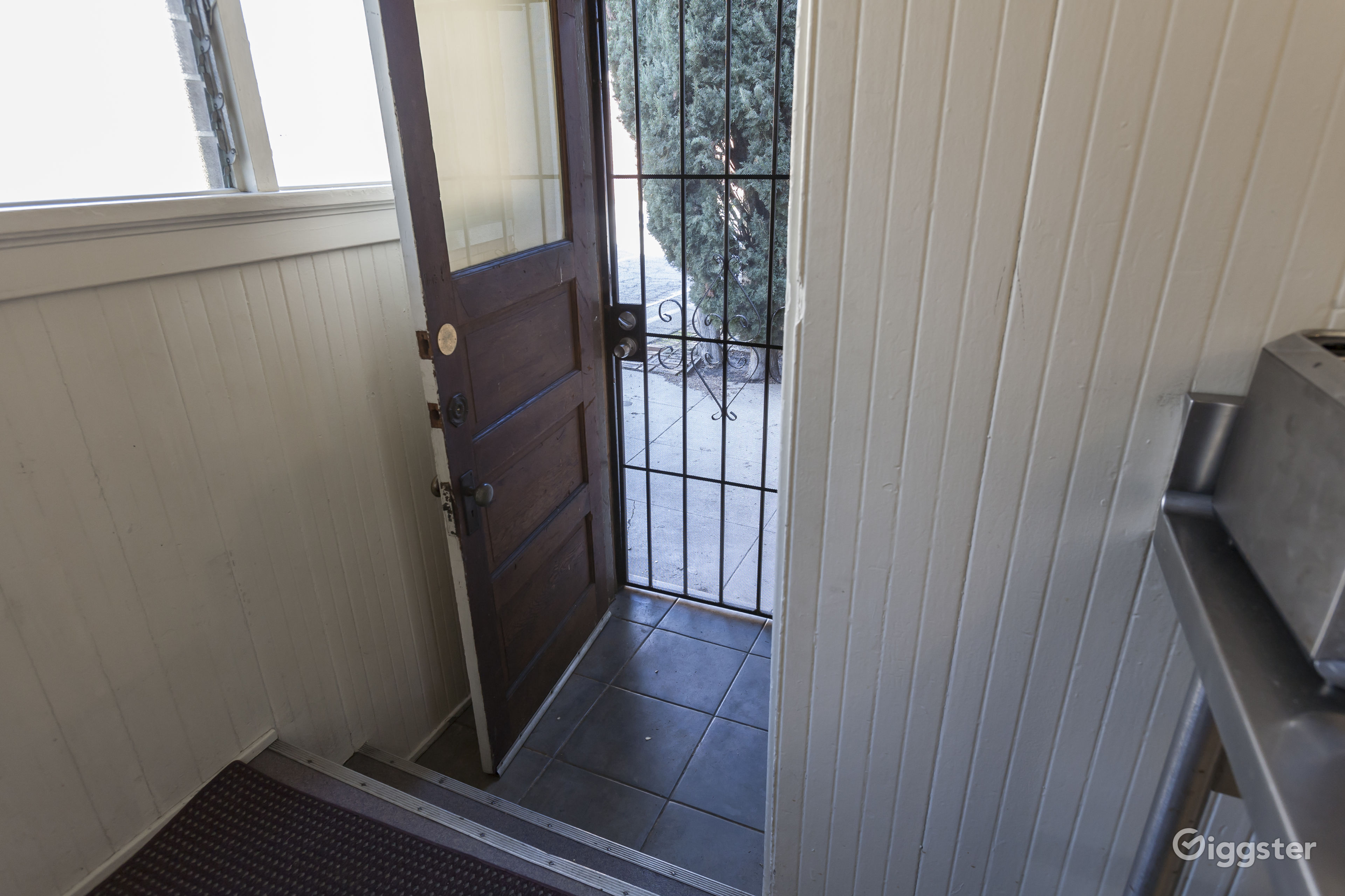 Boyle-Barmore House | Rent this location on Giggster
