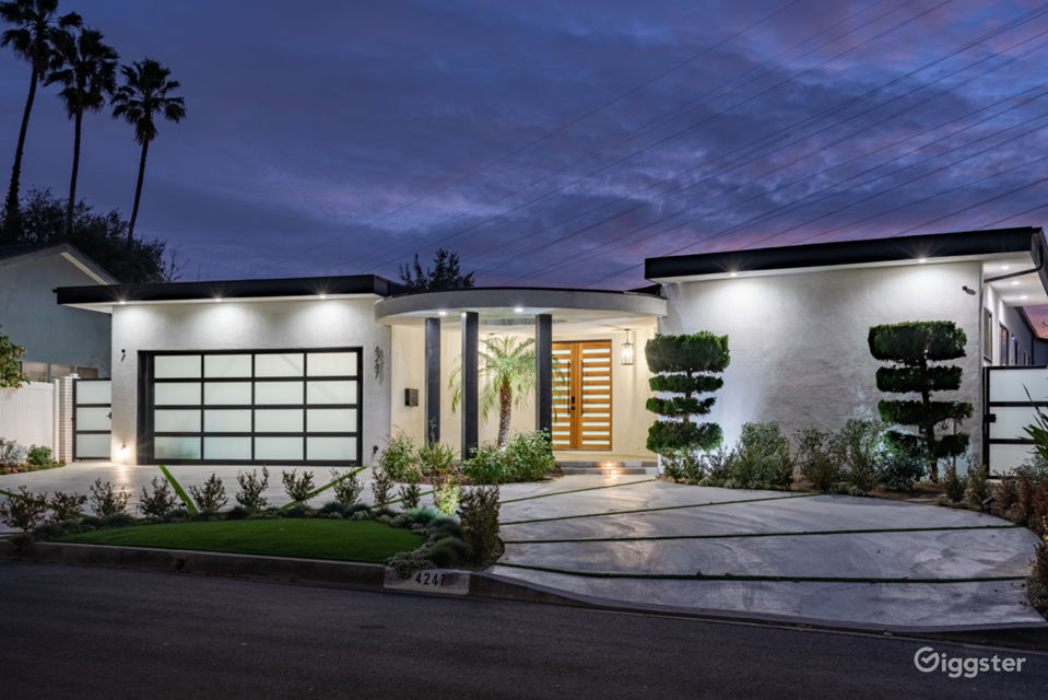 Paradise Pool Mansion with 360 Views!! | Rent this location on Giggster