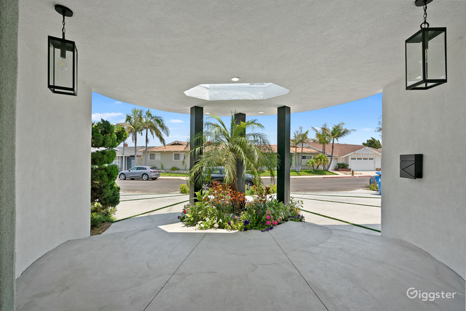 Paradise Pool Mansion with 360 Views!! | Rent this location on Giggster