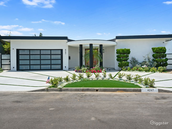 Paradise Pool Mansion with 360 Views!! | Rent this location on Giggster