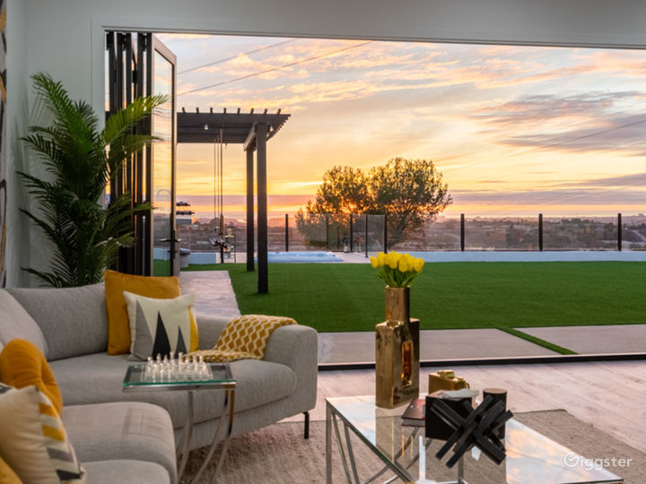 Paradise Pool Mansion with 360 Views!! | Rent this location on Giggster