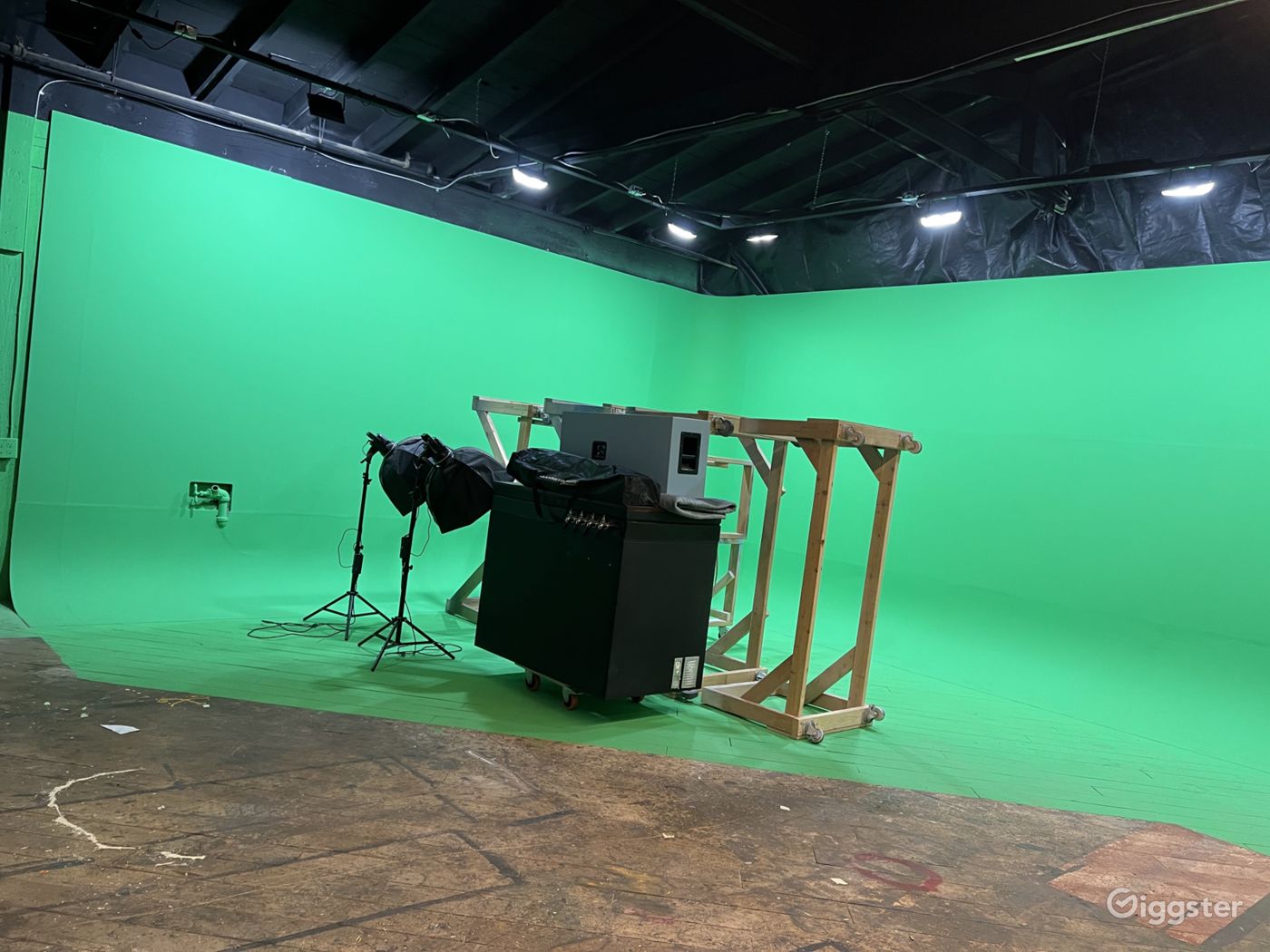 Electric Dojo Cyclorama Green Screen | Rent this location on Giggster