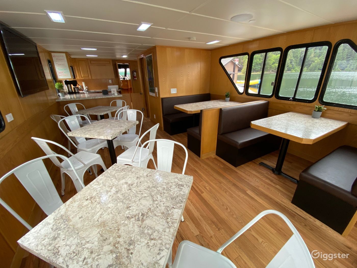 THE LAROAN - BOAT EQUIPPED WITH MODERN AMENITIES | Rent this location ...