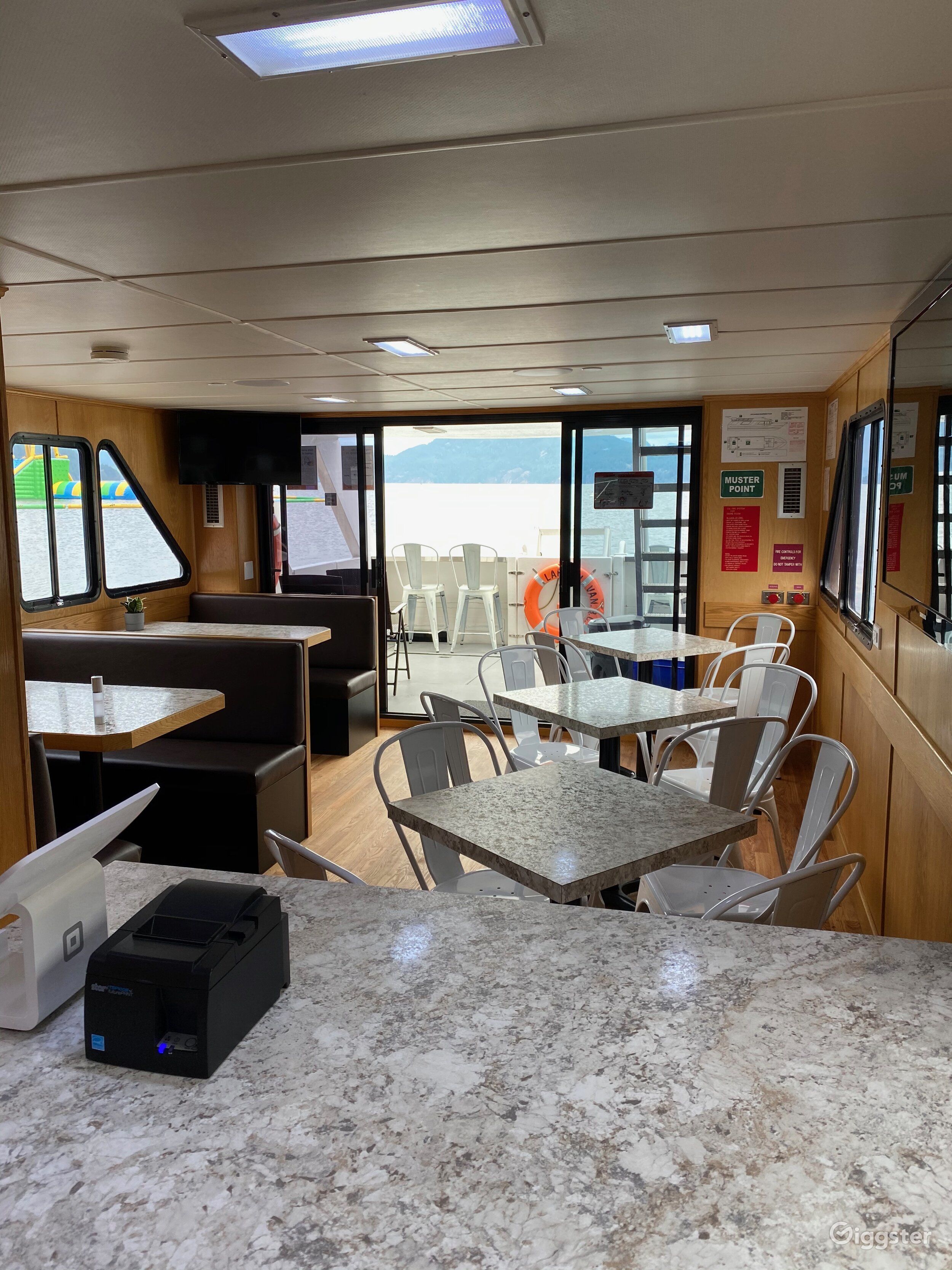 THE LAROAN - BOAT EQUIPPED WITH MODERN AMENITIES | Rent this location ...