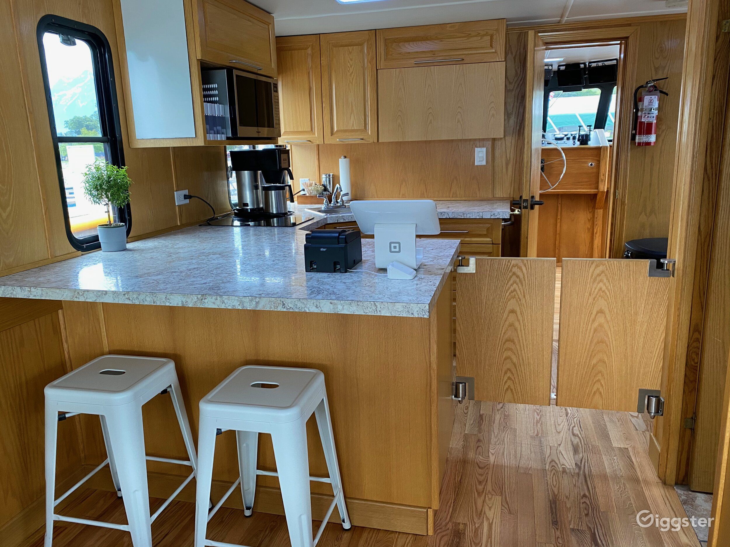 THE LAROAN - BOAT EQUIPPED WITH MODERN AMENITIES | Rent this location ...