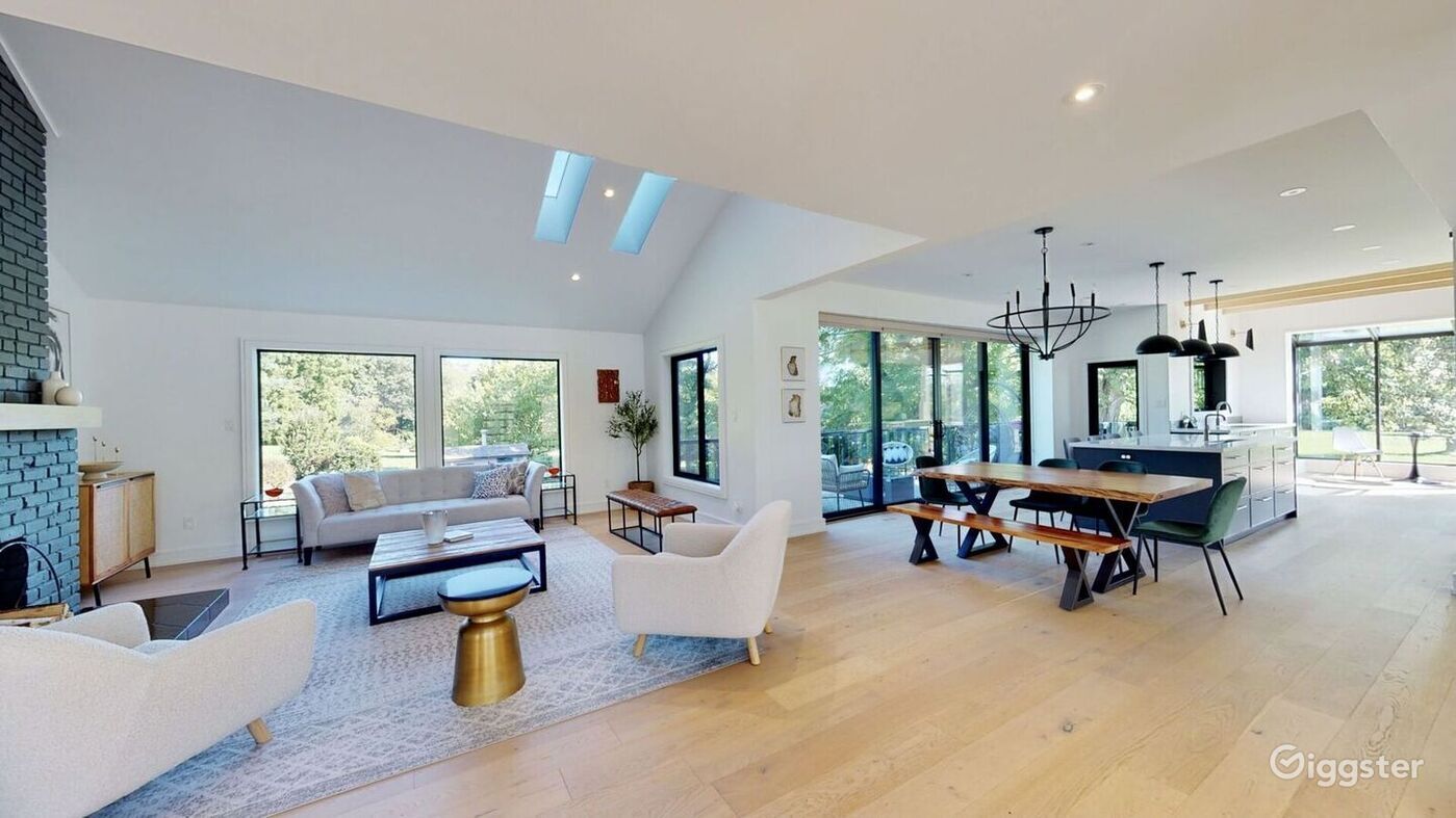 Contemporary Home With A 360 Degree View | Rent this location on Giggster