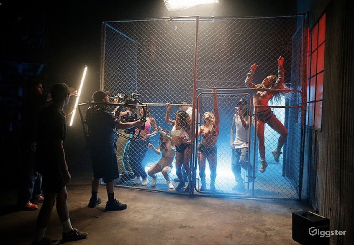 Chain Link Cage Set | Rent this location on Giggster