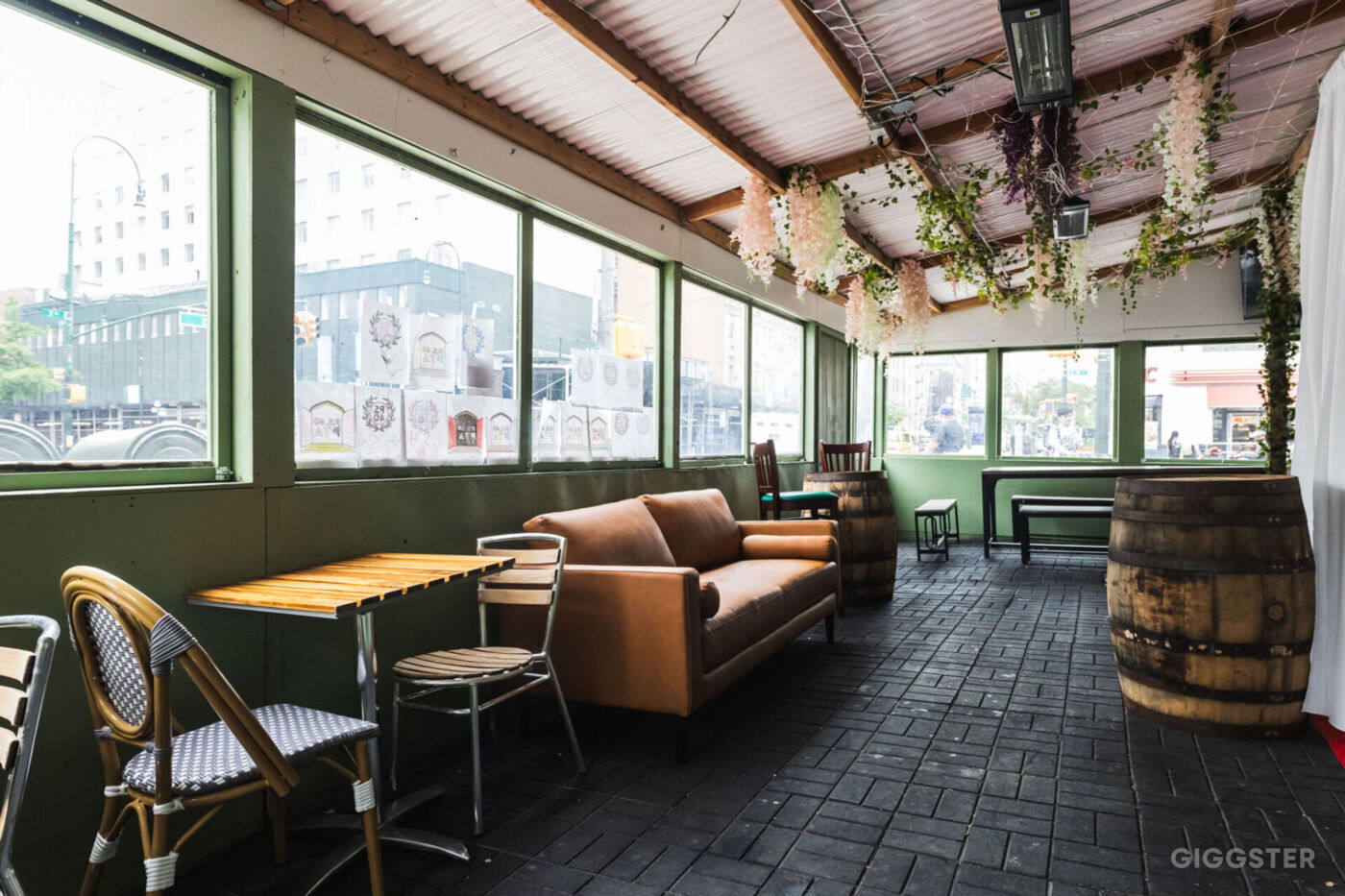 Elevated and pretty cocktail bar | Rent this location on Giggster