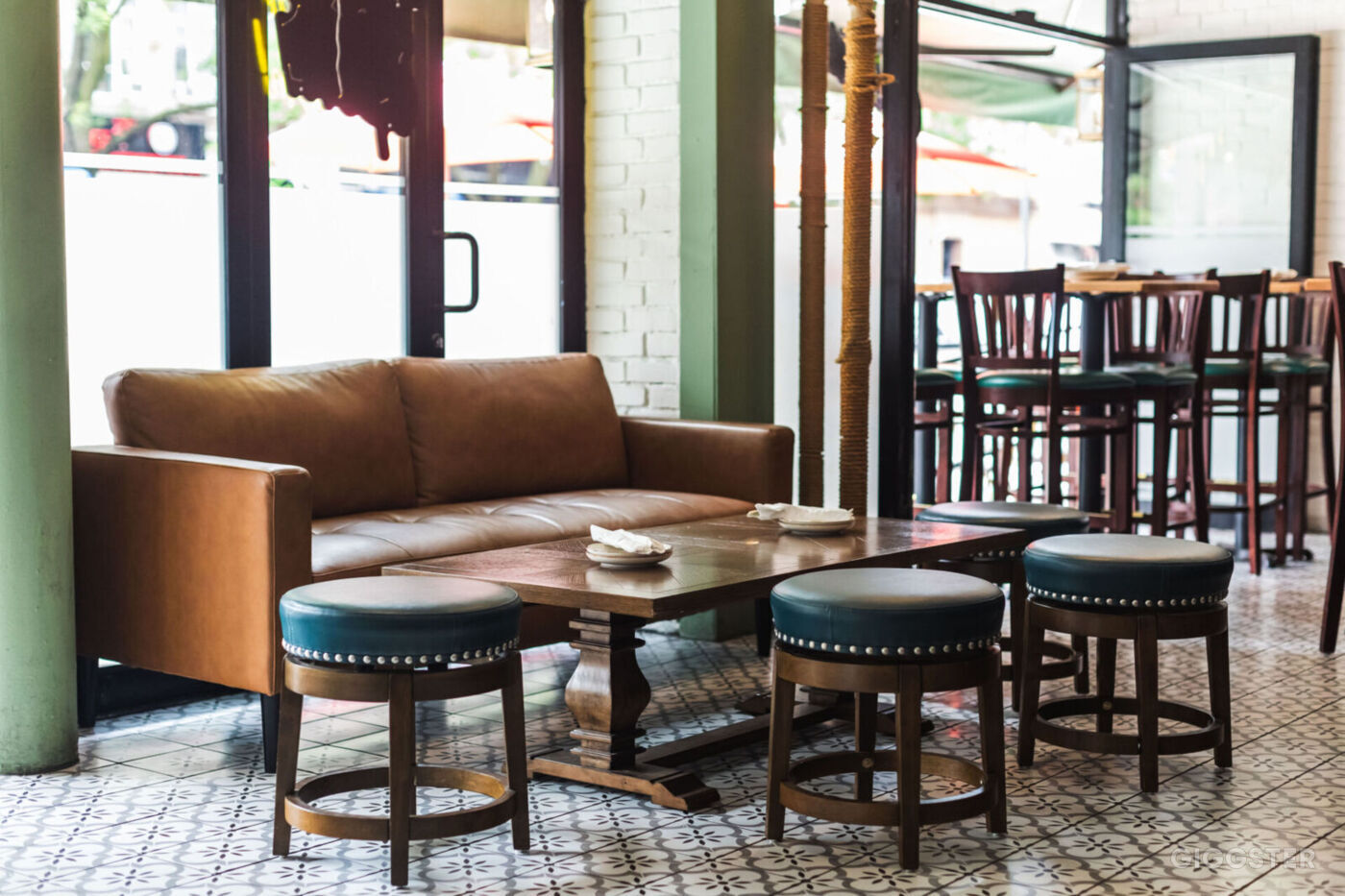 Elevated and pretty cocktail bar | Rent this location on Giggster