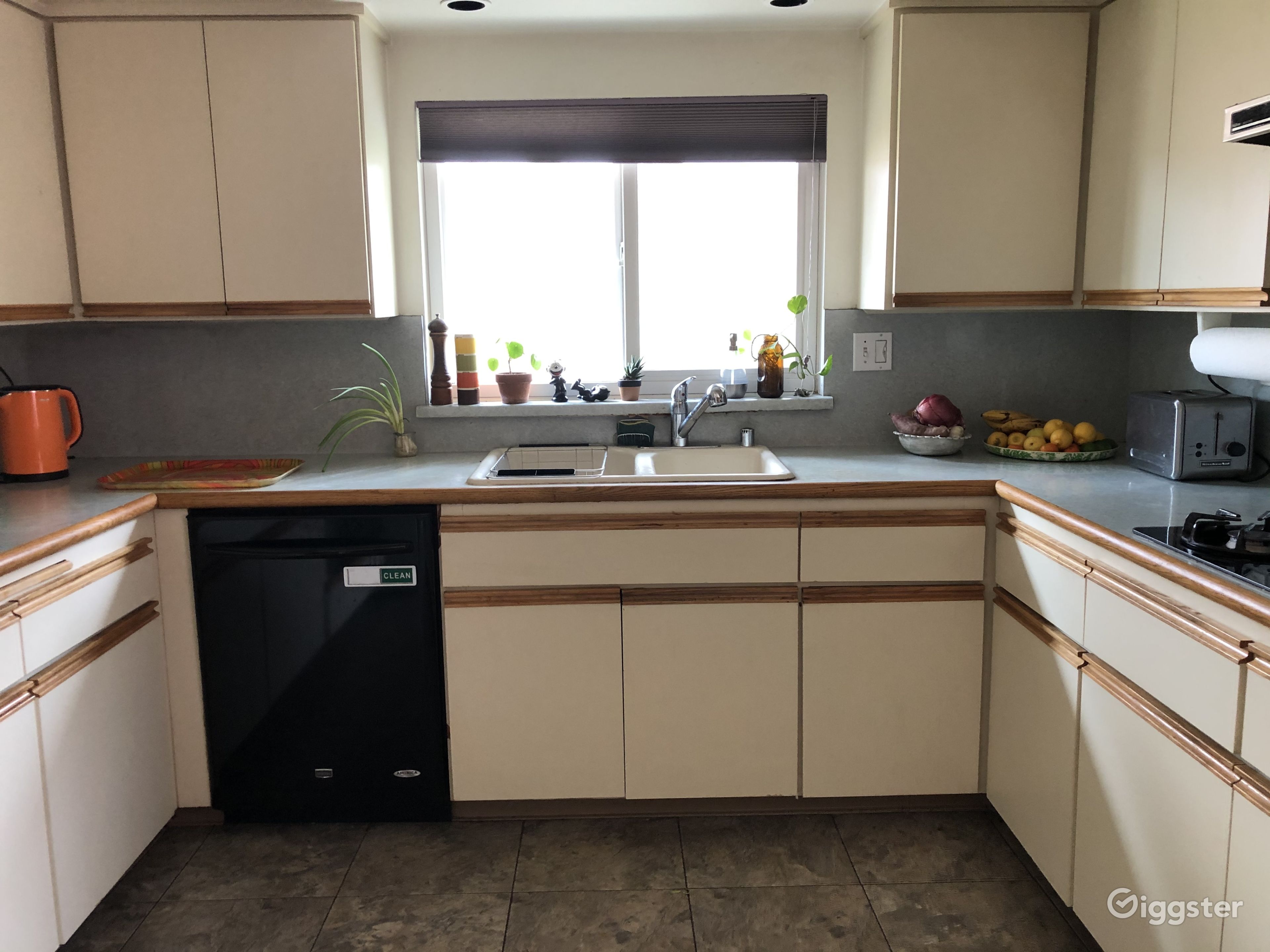 Vintage authentic Mid Century Boogie Nights House. Breathtaking views ...