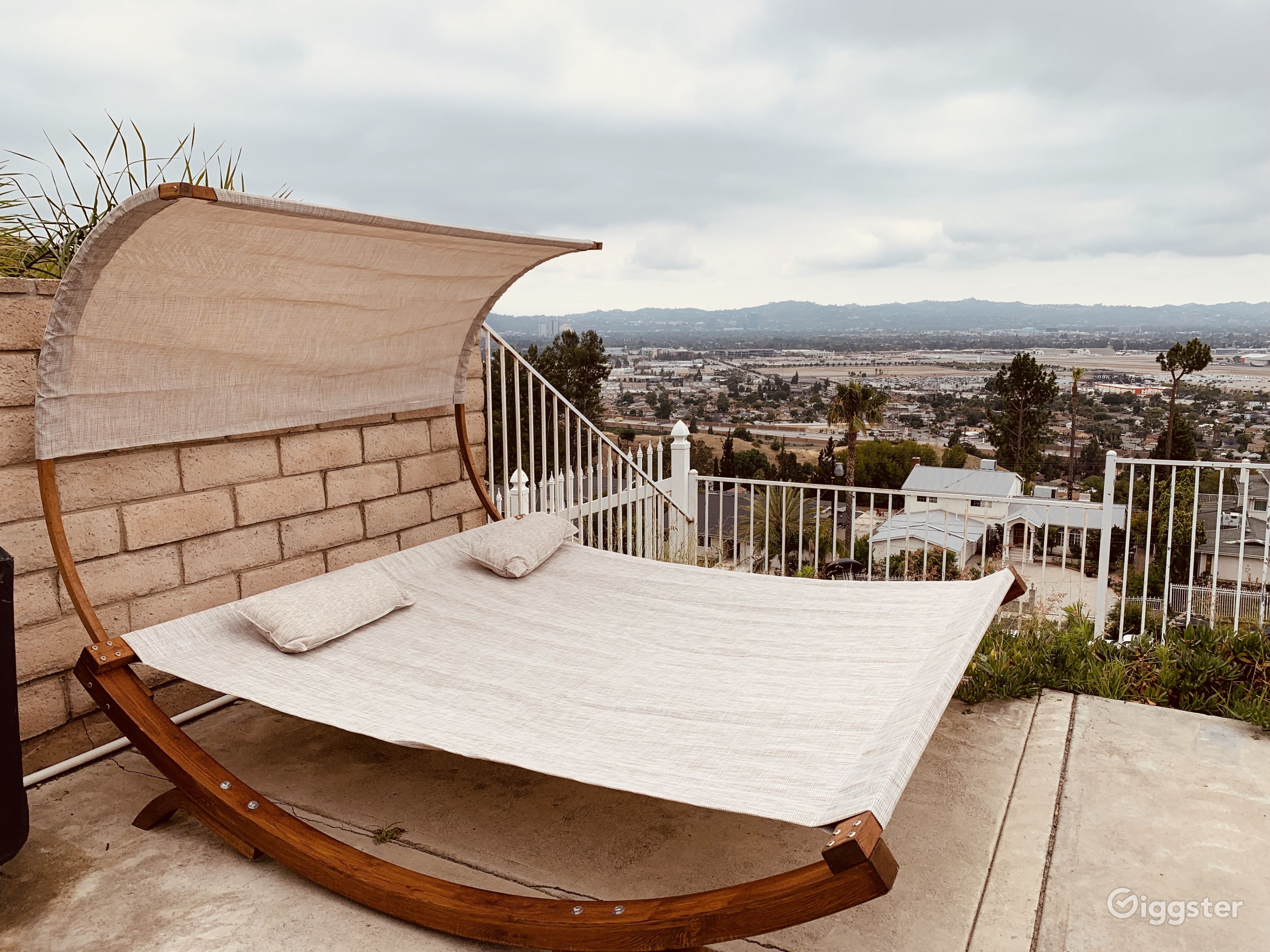 Vintage authentic Mid Century Boogie Nights House. Breathtaking views ...