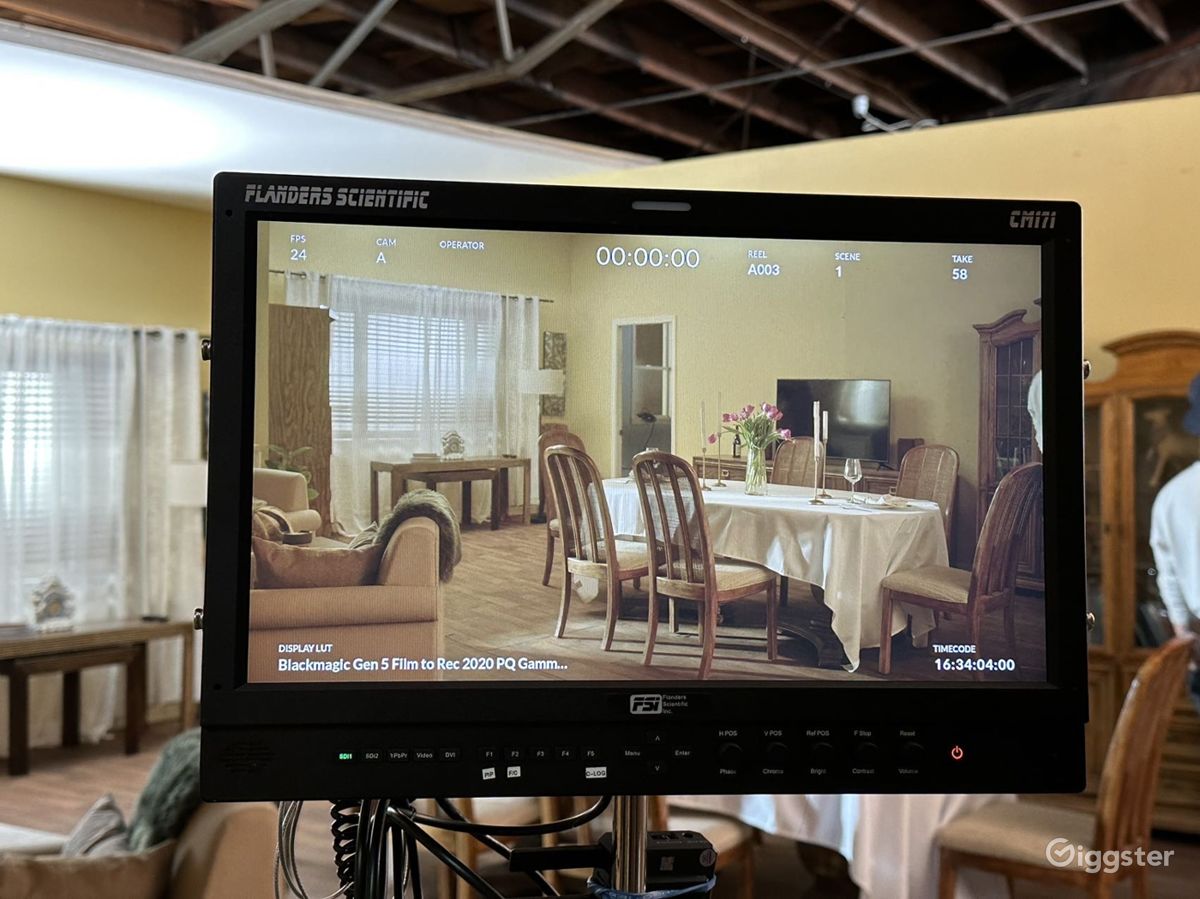 American Vintage Living room for TV and Film | Rent this location on ...