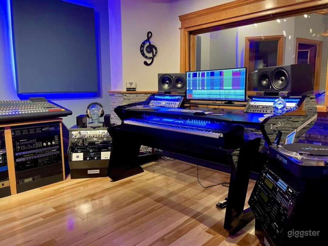 Professionally designed Music Recording Studio | Rent this location on ...