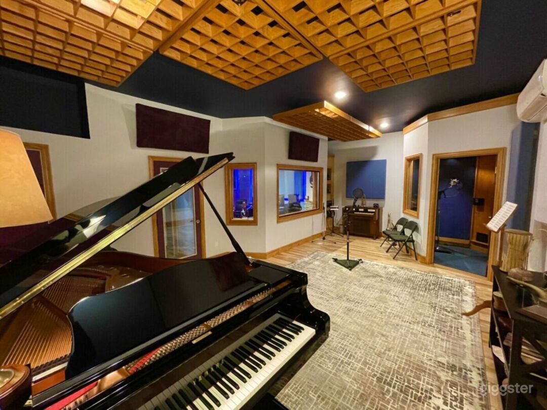 Professionally designed Music Recording Studio | Rent this location on ...