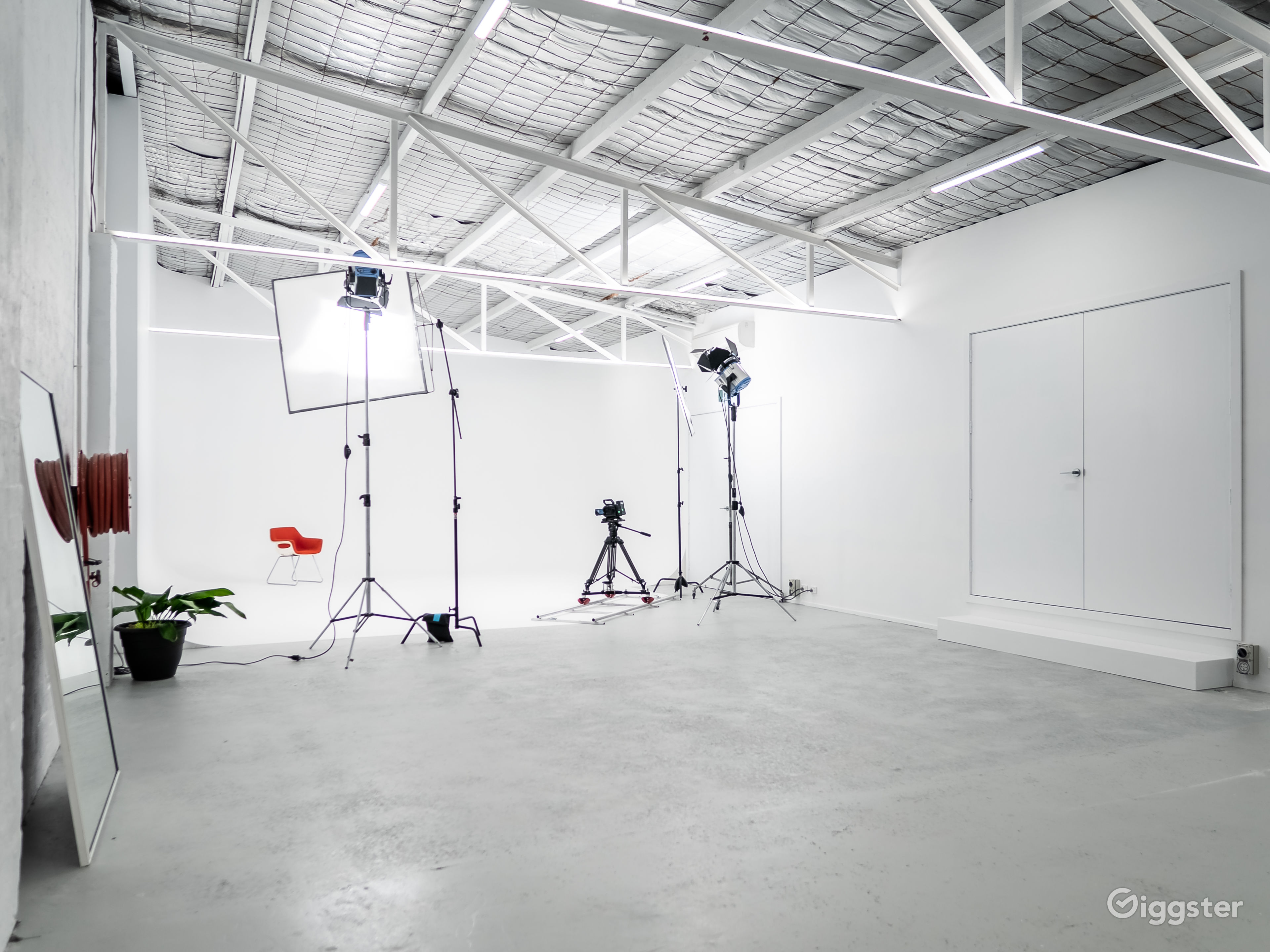 Northern Beaches Cyclorama Studio | Rent this location on Giggster