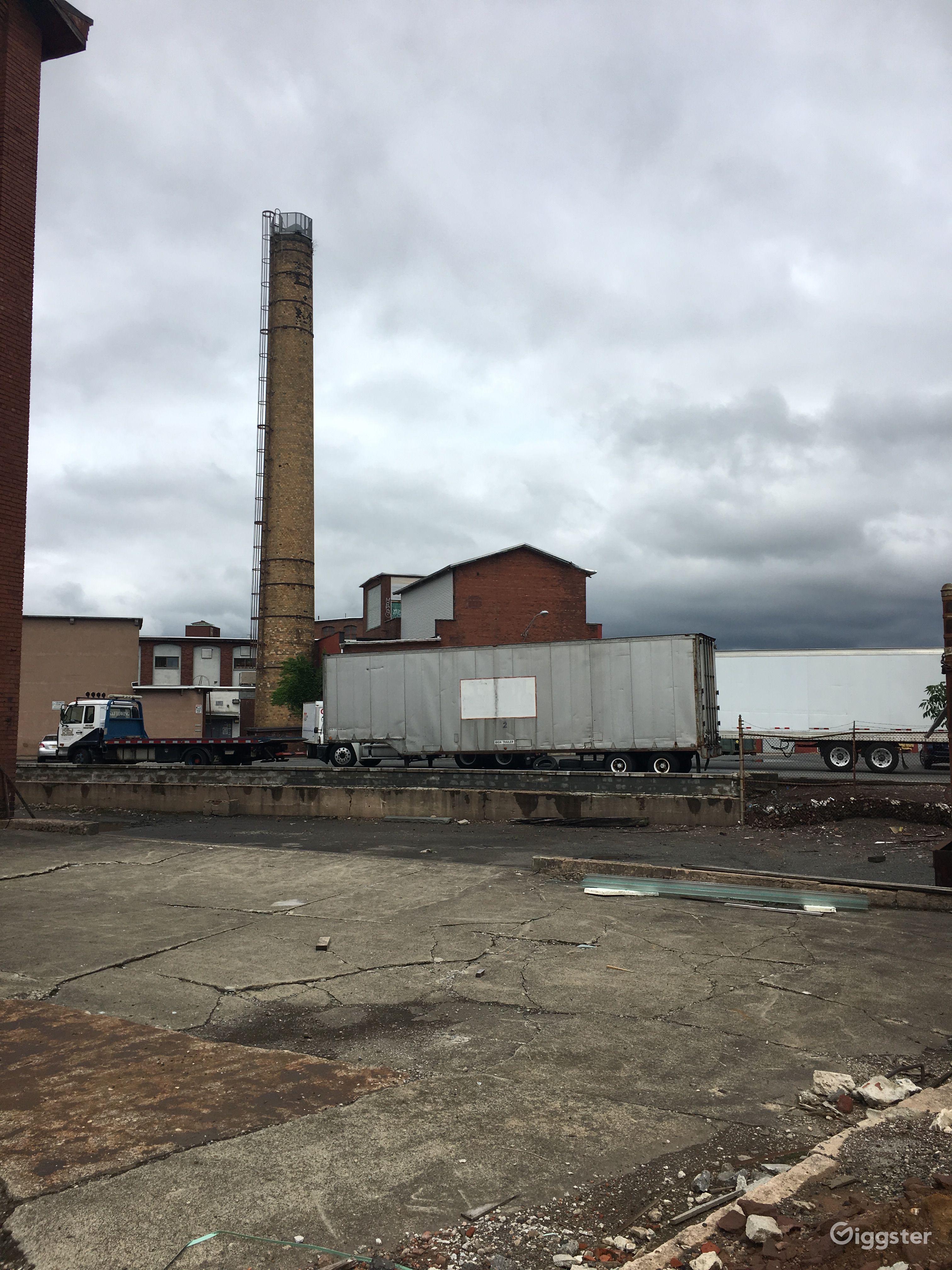 Awesome Industrial Rooftop & Exteriors | Rent this location on Giggster