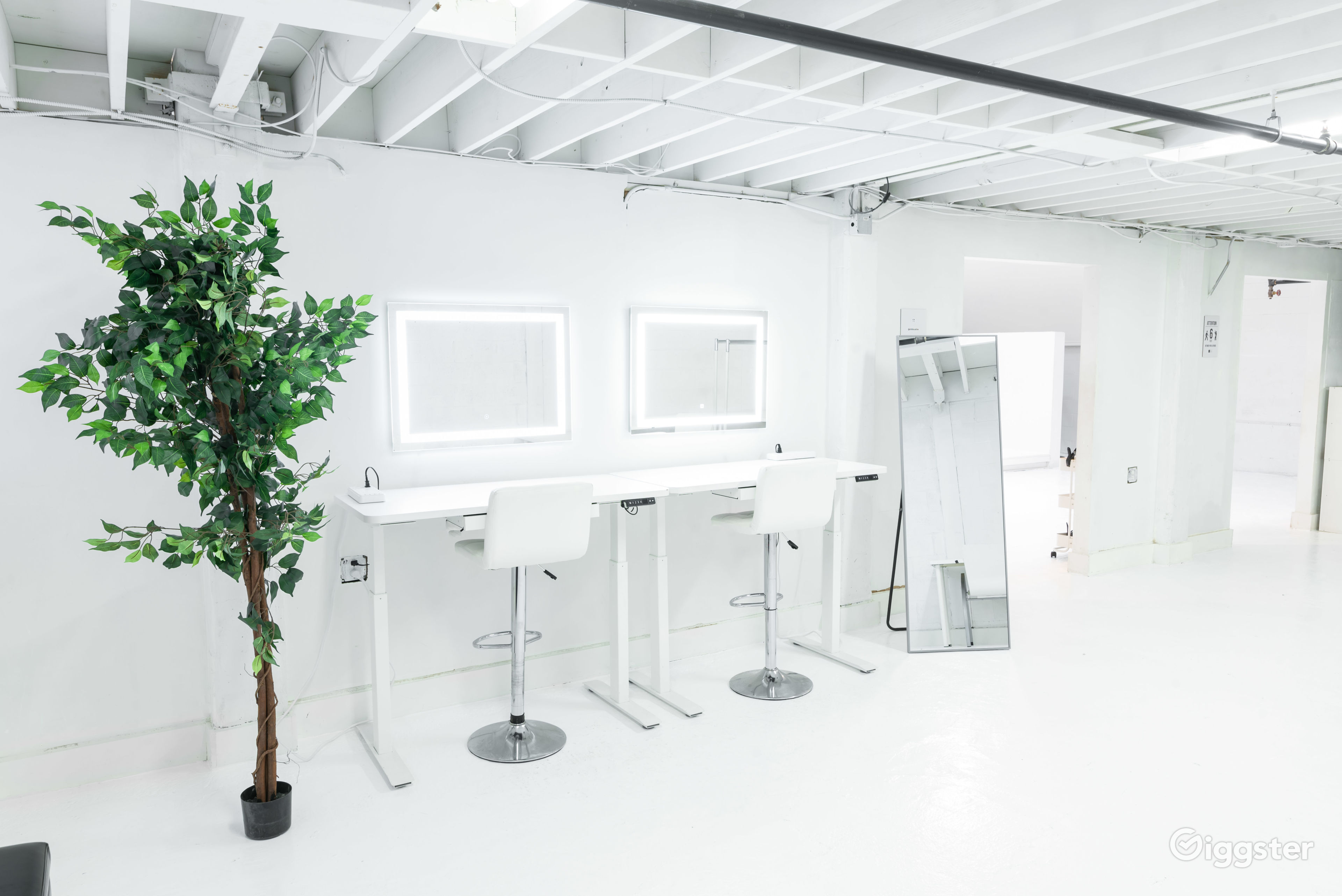Flexible White Production Studio Space | Rent this location on Giggster