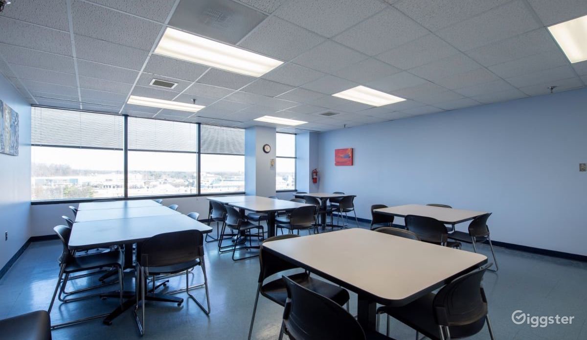 Dual-Monitor Classroom Style Training Room for Large Groups | Rent this ...