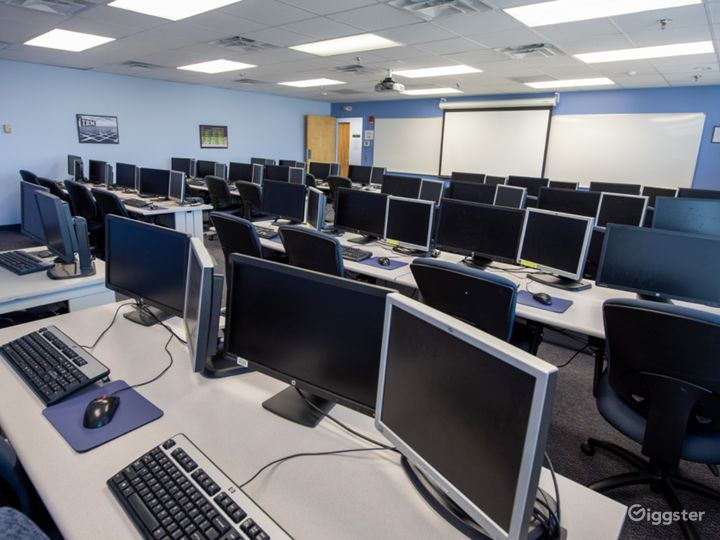 Dual-Monitor Classroom Style Training Room for Large Groups | Rent this ...
