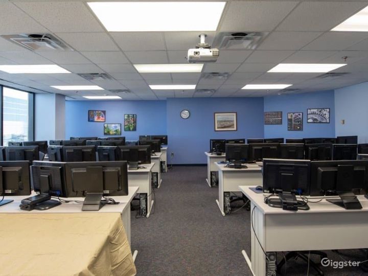 Dual-Monitor Classroom Style Training Room for Large Groups | Rent this ...