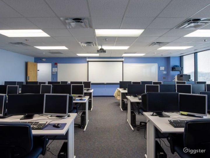 Dual-Monitor Classroom Style Training Room for Large Groups | Rent this ...