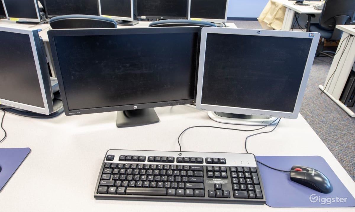 Dual-Monitor Classroom Style Training Room for Large Groups | Rent this ...