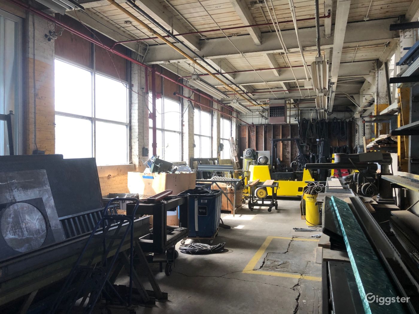 Huge industrial machine shop | Rent this location on Giggster
