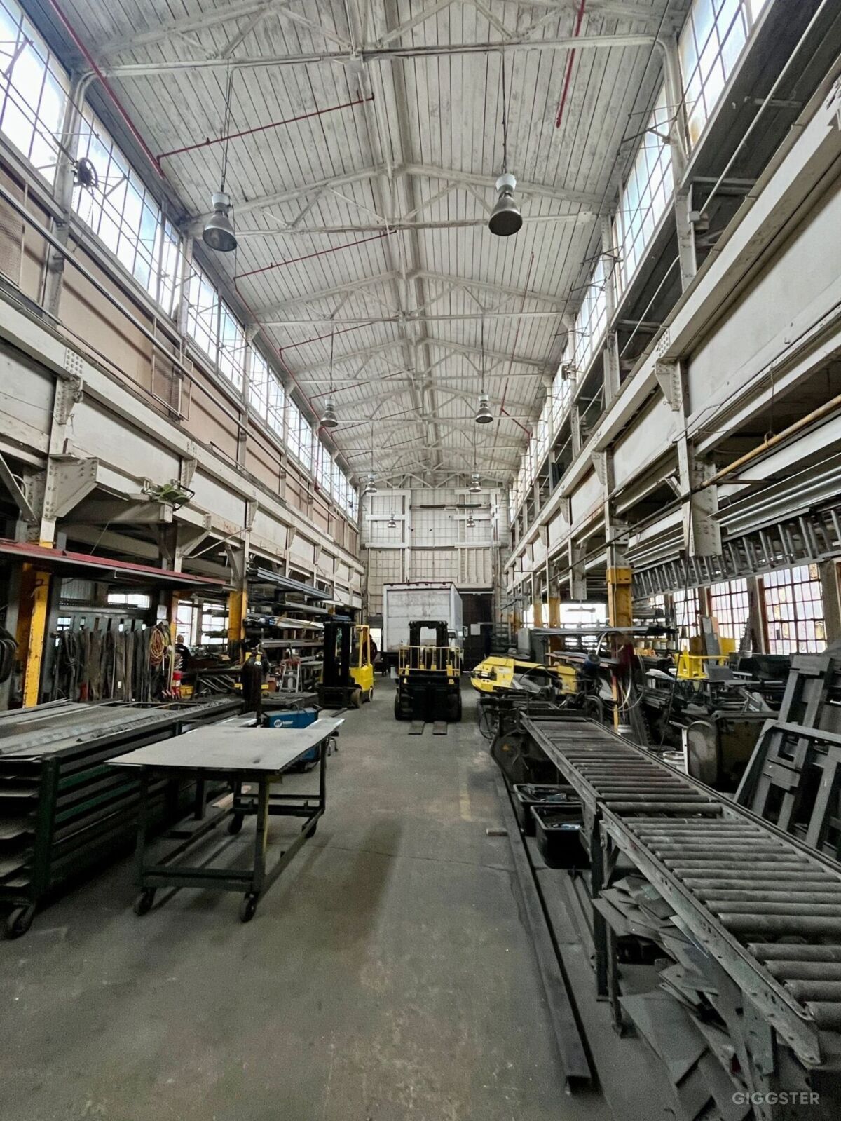 Huge industrial machine shop | Rent this location on Giggster