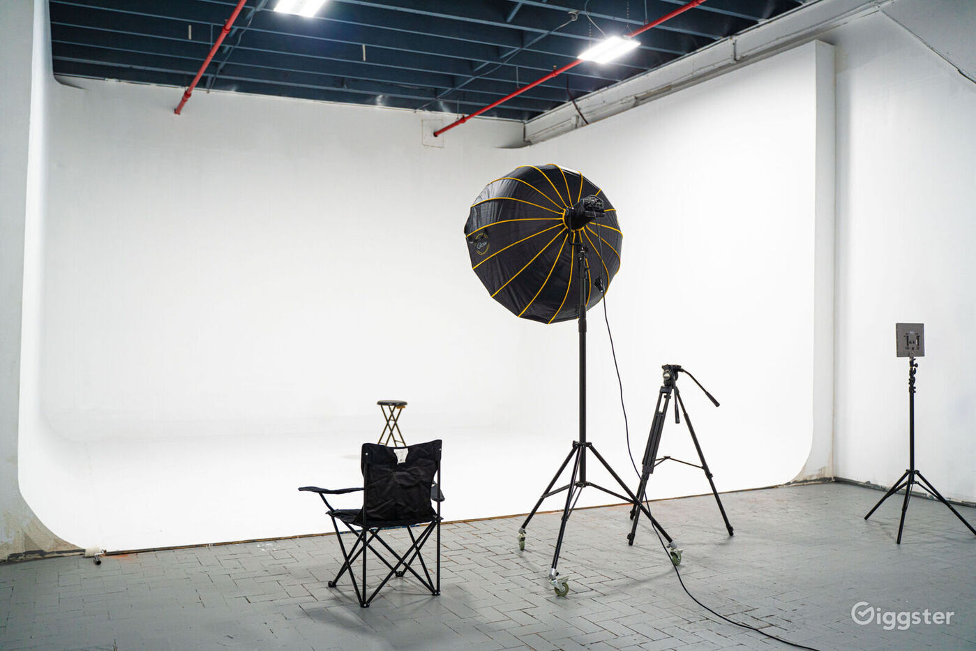 Photography Studio with Cyclorama Wall | Rent this location on Giggster