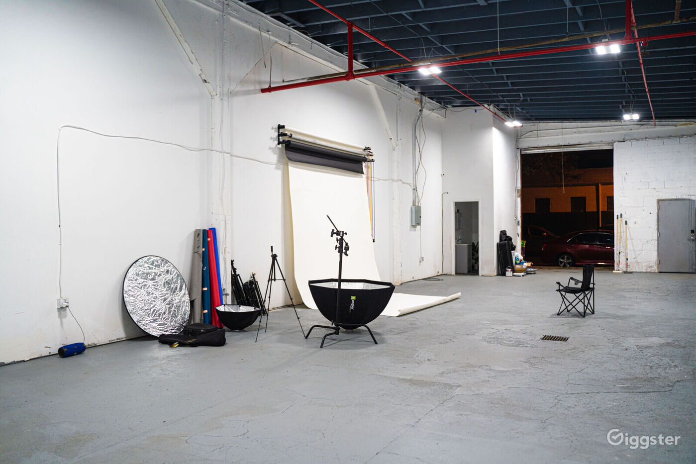 Photography Studio with Cyclorama Wall | Rent this location on Giggster