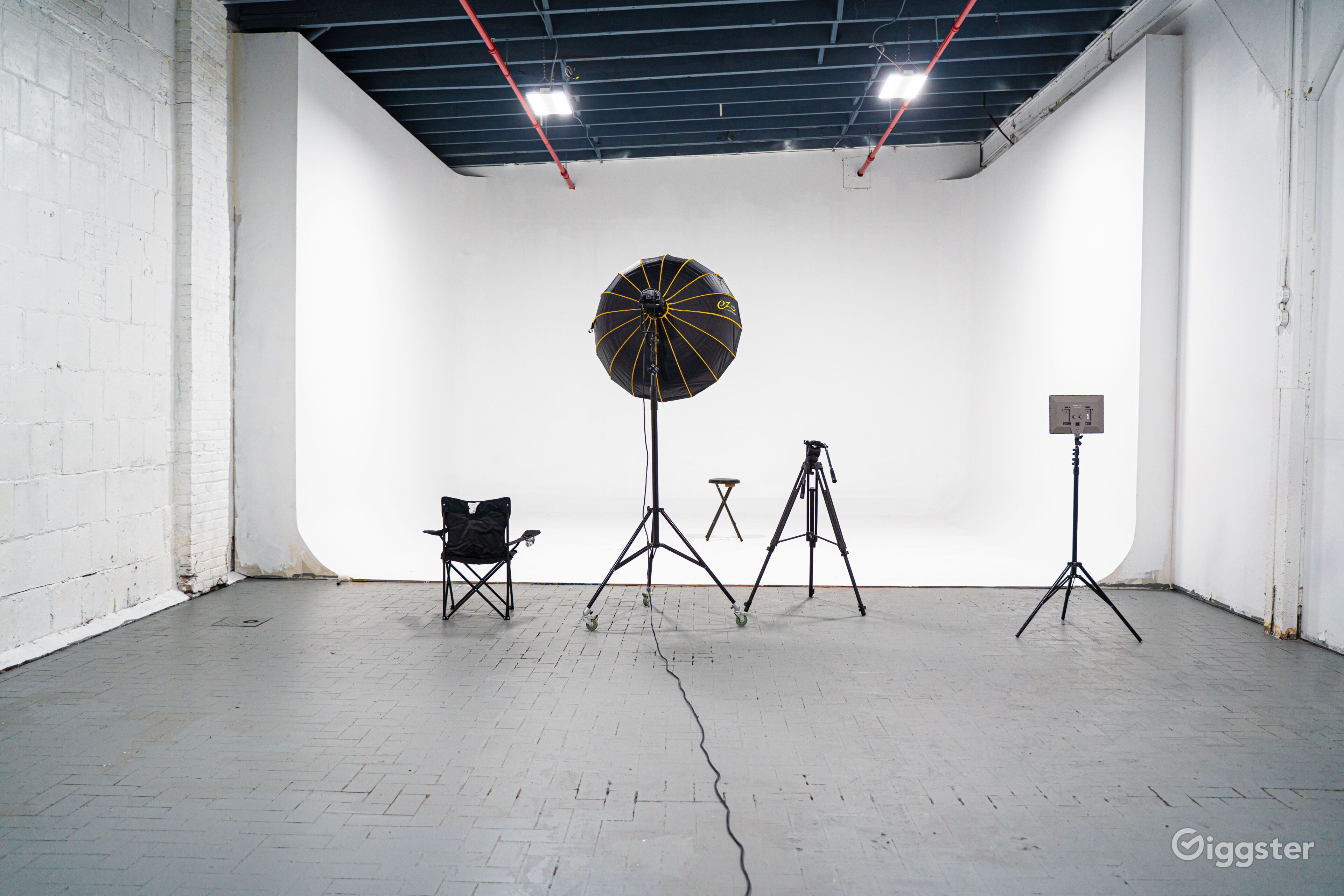 Photography Studio with Cyclorama Wall | Rent this location on Giggster