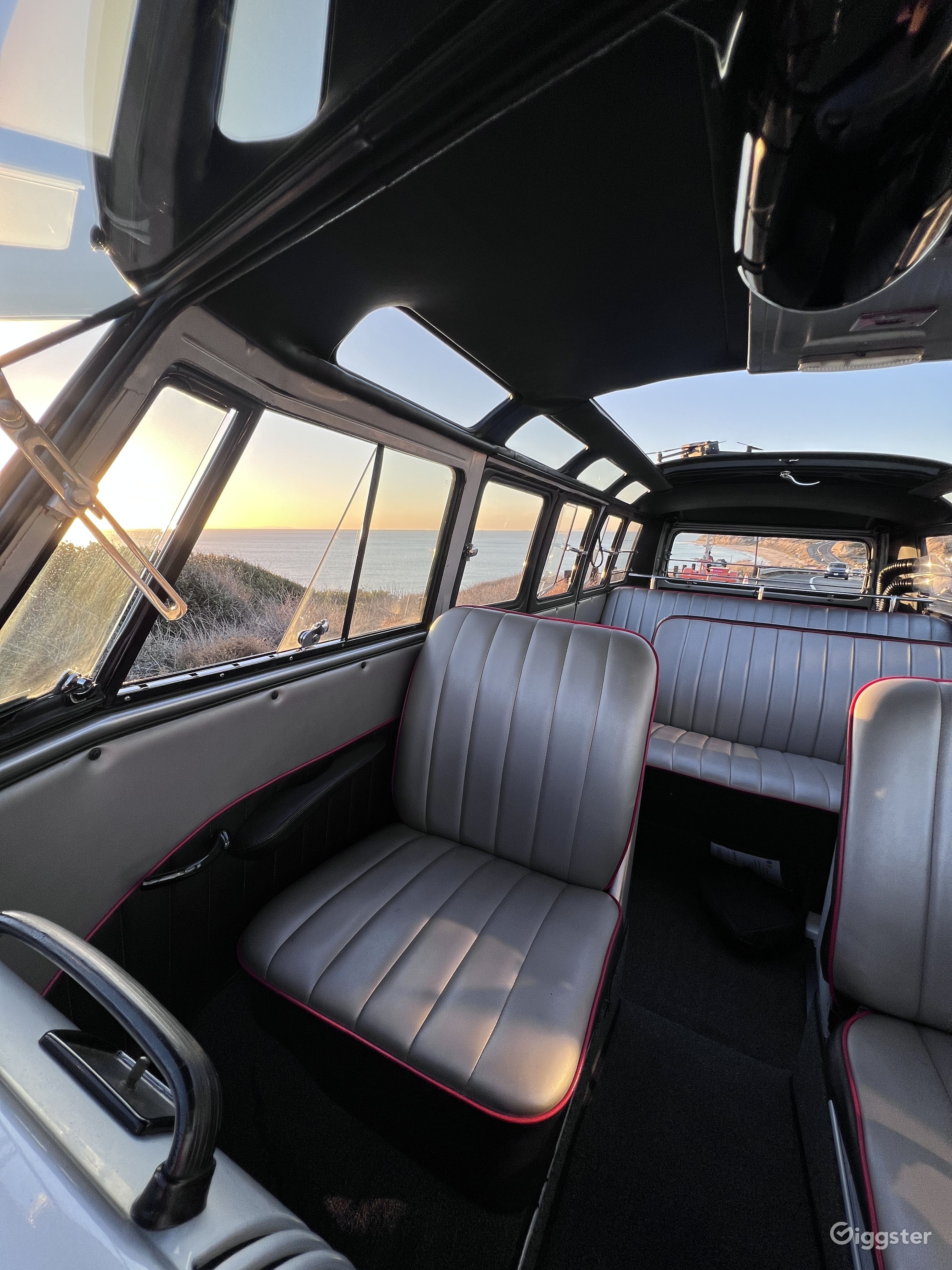 1964 VW 21 Window Kombi Deluxe Bus Transporter | Rent this location on ...