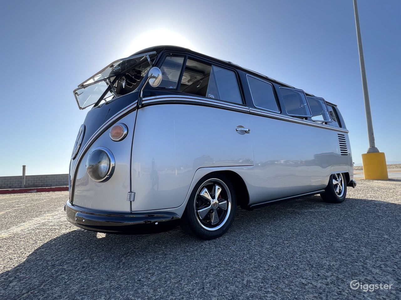 1964 VW 21 Window Kombi Deluxe Bus Transporter | Rent this location on ...