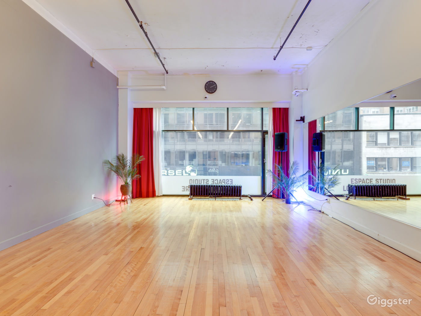 Warm And User Friendly Studio (126) | Rent this location on Giggster