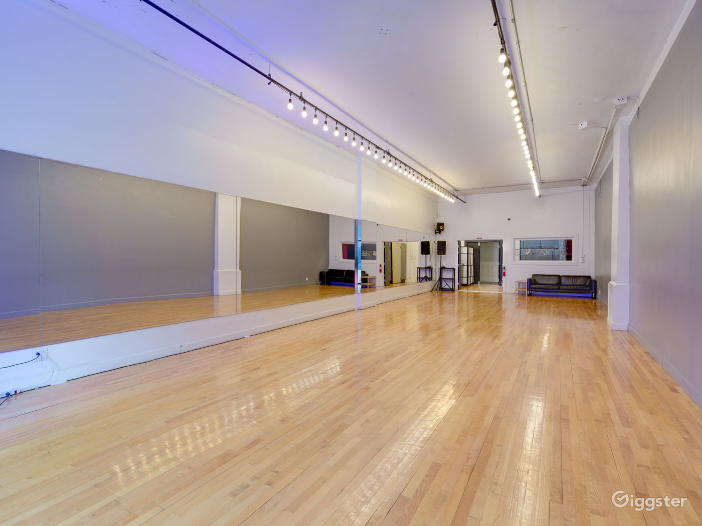 Warm And User Friendly Studio (126) | Rent this location on Giggster