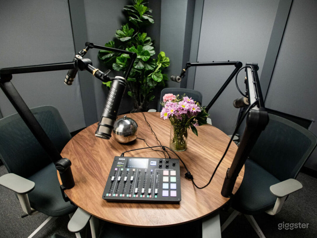 High End Podcast Audio Recording Studio | Rent this location on Giggster
